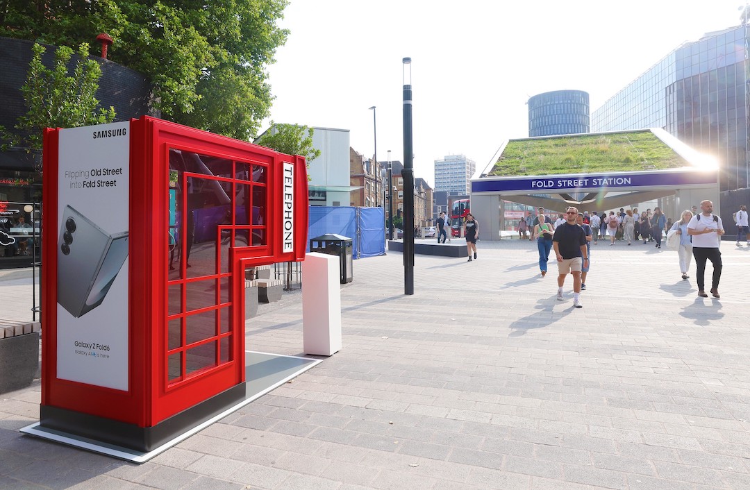 Samsung, Ikonik Old Street'i Fold Street'e Dönüştürdü! | Marketing Türkiye